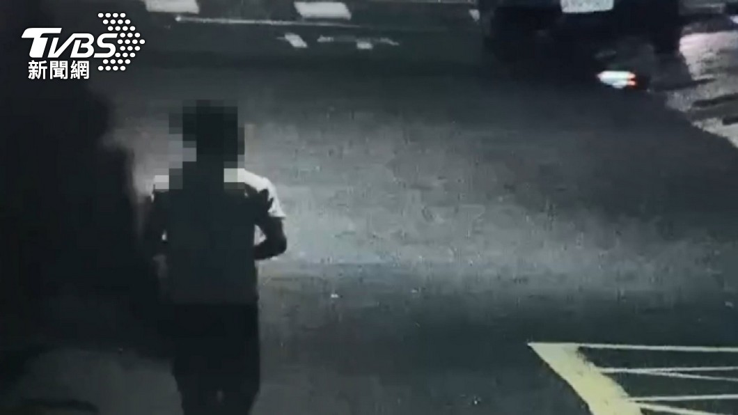 被激怒！旅社門口持刀砍死女友 嫌仍在逃中│高雄│鳳山│命案│TVBS新聞網