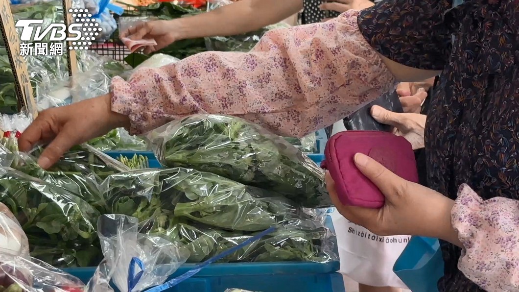 颱風接力菜價飆！ 牛番茄1斤破百、高麗菜1顆400元│TVBS新聞網