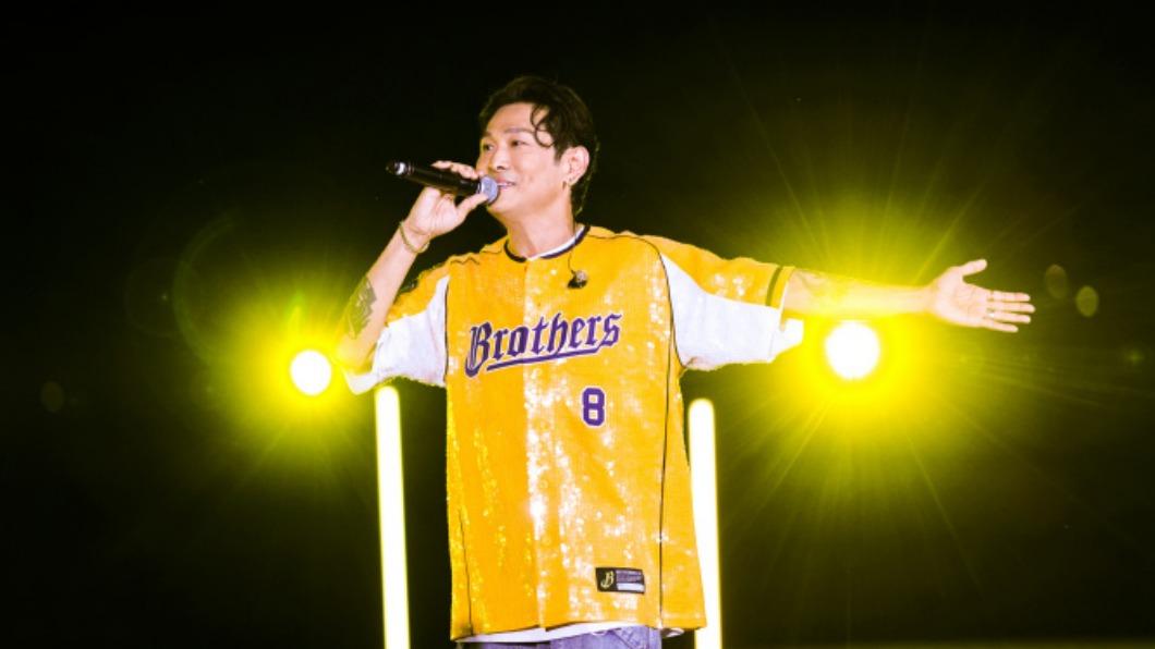 《愛情經紀約》17年了！Lara「同框杜德偉」驚呼：怎麼都沒變│TVBS新聞網