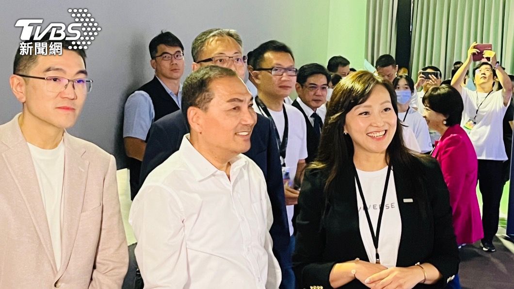 出席TVBS30週年特展！見白曉燕案報導 侯友宜感嘆憶往事│TVBS新聞網