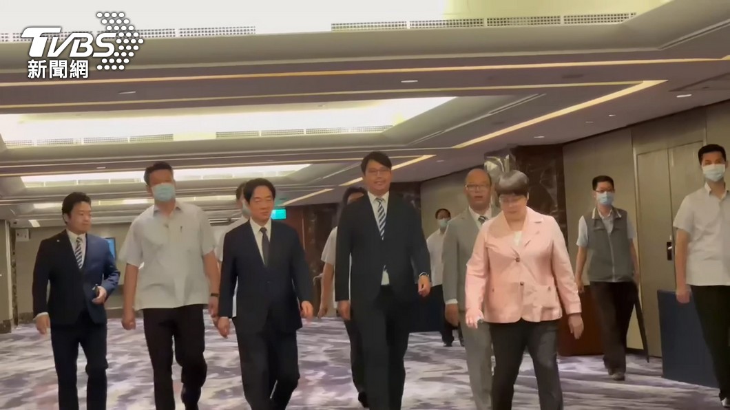 郭參戰後TVBS首份「四咖」民調 賴下滑7%│TVBS新聞網