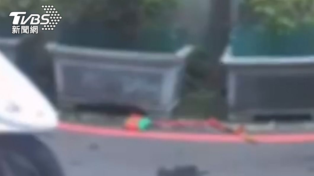 鄰居吵架互毆！男持掃把畚箕嗆「釘孤枝」 被高球桿打碎│TVBS新聞網