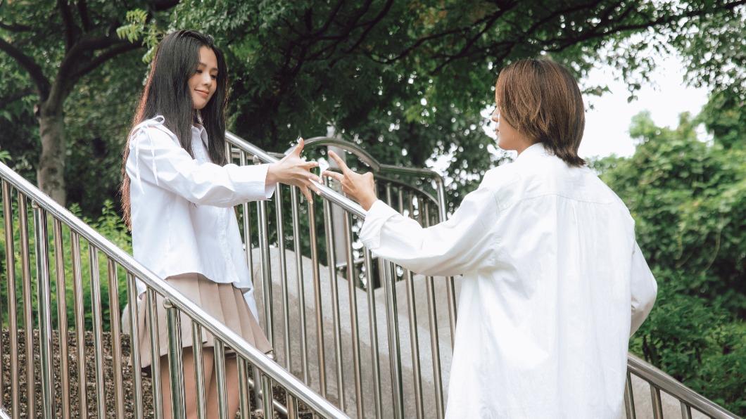 陳勢安純愛MV「男女主角揭曉」 師弟妹助陣互虧冤家路窄│煥鈞│容容│Ozone│TVBS新聞網