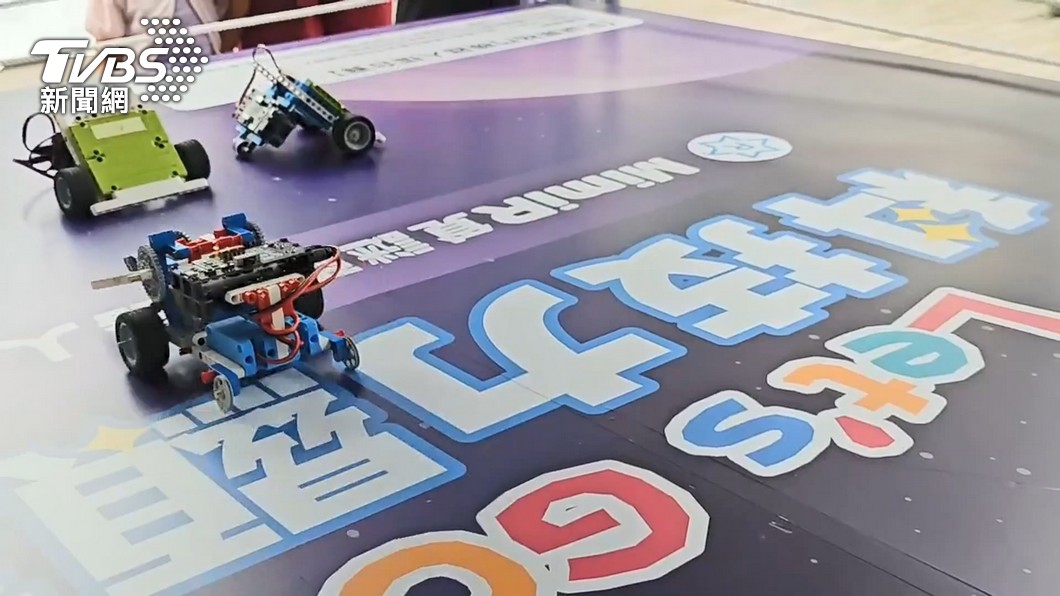 桃園青創嘉年華！ 挑戰XR遊戲操作AI機器人│TVBS新聞網