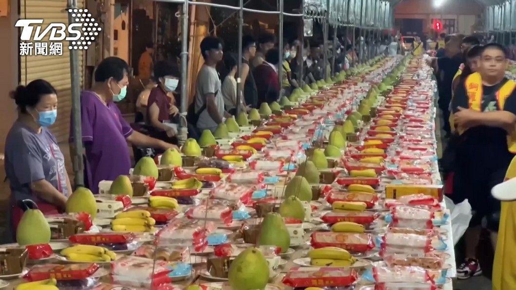 銅鑼五福廟6500份普渡供品 700人90秒搶光│TVBS新聞網