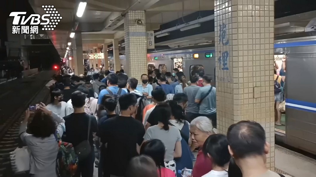 一年一度苑裡「鬼門關」夜市 400攤販萬人逛街│TVBS新聞網