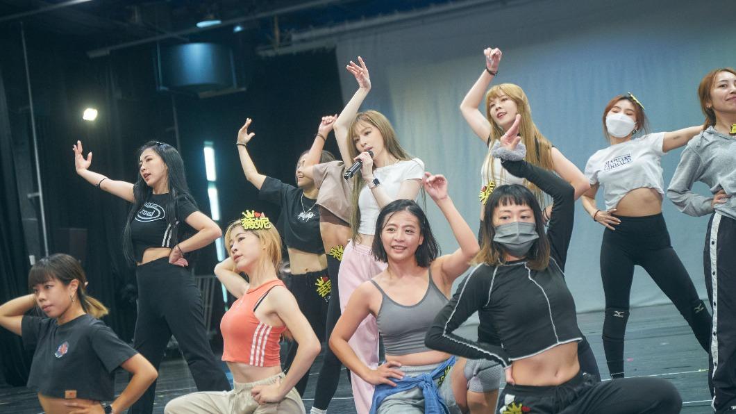 王心凌私下畫面曝光！辣秀性感螞蟻腰 偷放福利給粉絲│TVBS新聞網