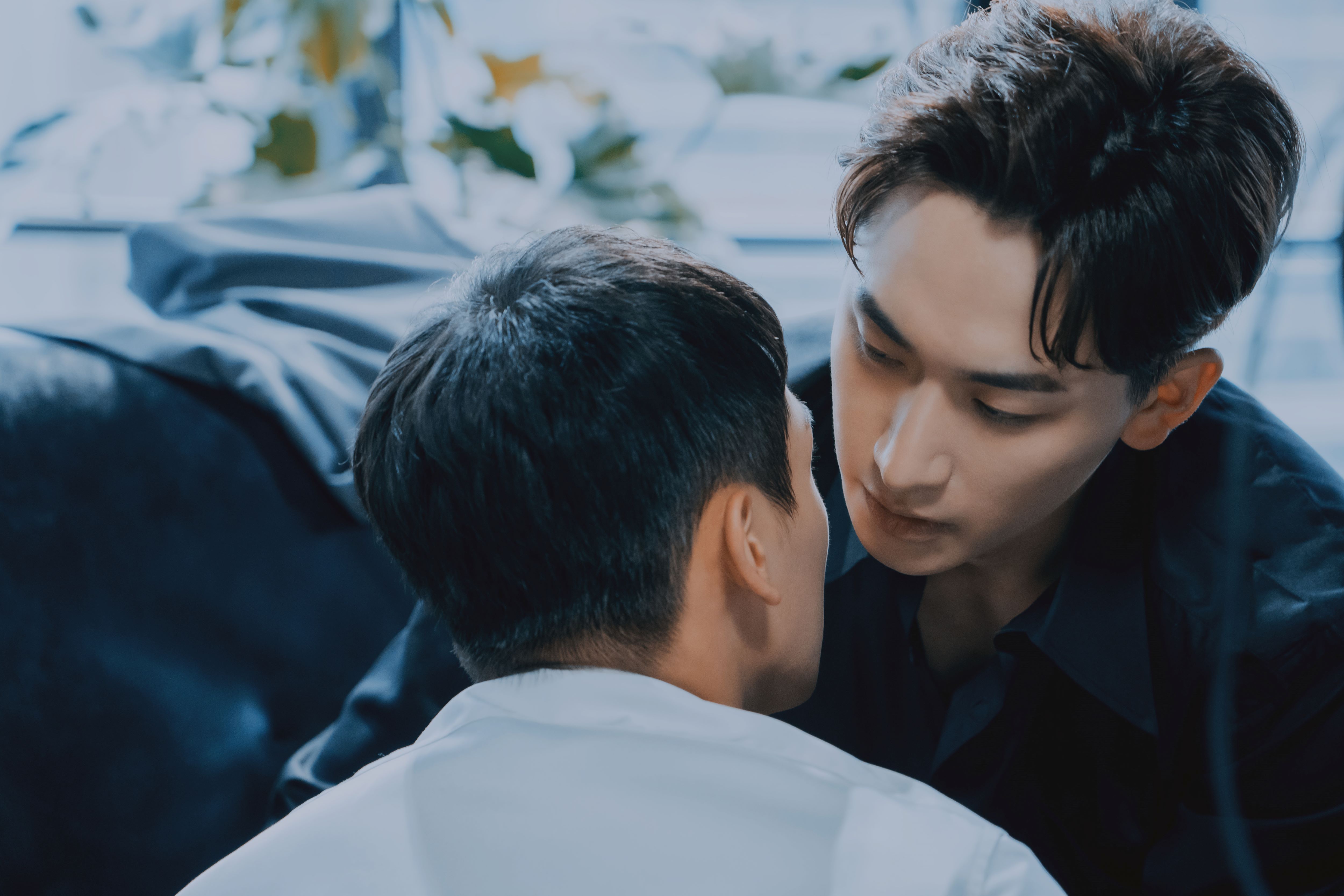 BL劇雙帥爆「互傳裸照」！毛祁生猛肌太可口 蕭鴻情不自禁偷摸│TVBS新聞網