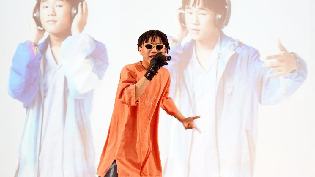 吳念真合體「嘻哈金孫」 自嘲RAP：唸起來像數來寶│TVBS新聞網