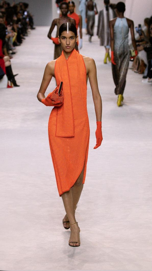 【2024米蘭時裝週】漫步羅馬的優雅！ 2024Fendi春夏新品看點全揭露│TVBS新聞網