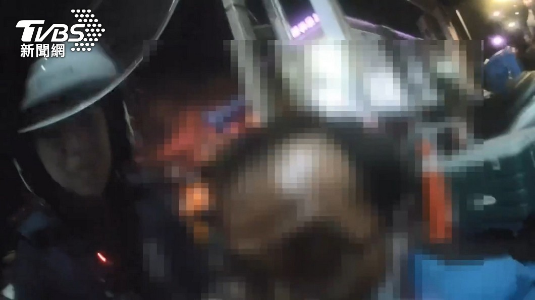 別跑！通緝犯見警逃 狂奔300米狼狽落網│TVBS新聞網