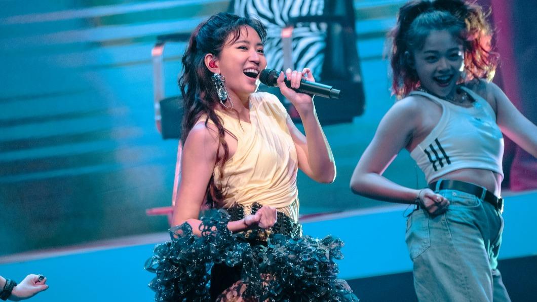 9m88不藏了！辣穿中空裝全看光 外加鉛筆腿放福利│TVBS新聞網