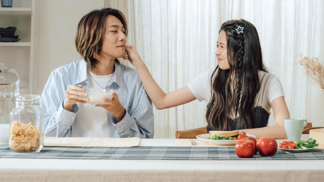 Ozone煥鈞長髮被「她」一刀剪掉 悲壯心聲全說了│TVBS新聞網