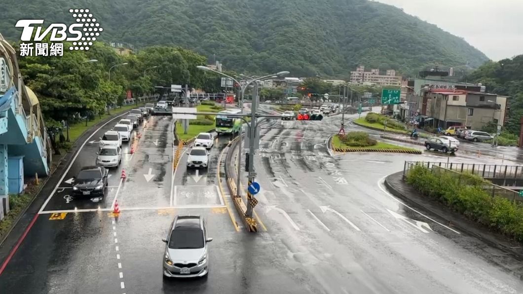 中秋連假首日！蘇花改清晨5時湧現車潮 車龍長達3公里│TVBS新聞網
