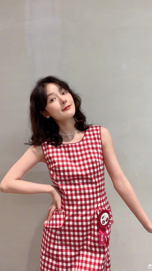 Lisa扮OL「脫到剩內衣」 大陸女星開第一槍：物化女性！│TVBS新聞網