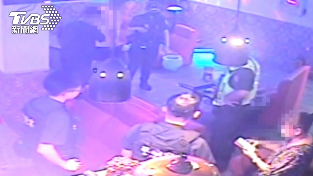 你看什麼！KTV酒客大亂鬥 失控嗆聲互毆│TVBS新聞網
