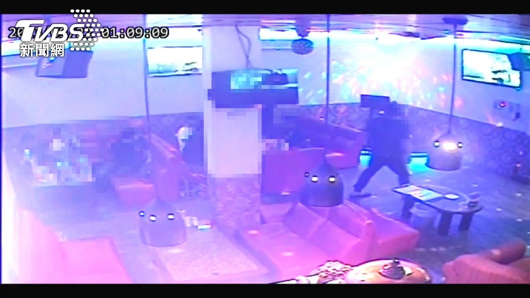 你看什麼！KTV酒客大亂鬥 失控嗆聲互毆│TVBS新聞網