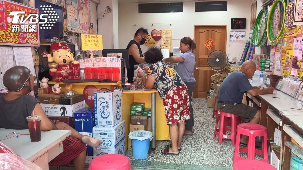 請孫女幫買彩券！花200元中近7億頭彩 嘉義阿公捐錢急搬家│TVBS新聞網