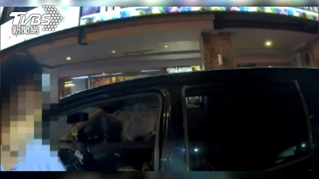 嘸睏飽！76歲婦開車「走走停停」 警拍窗叫人│TVBS新聞網