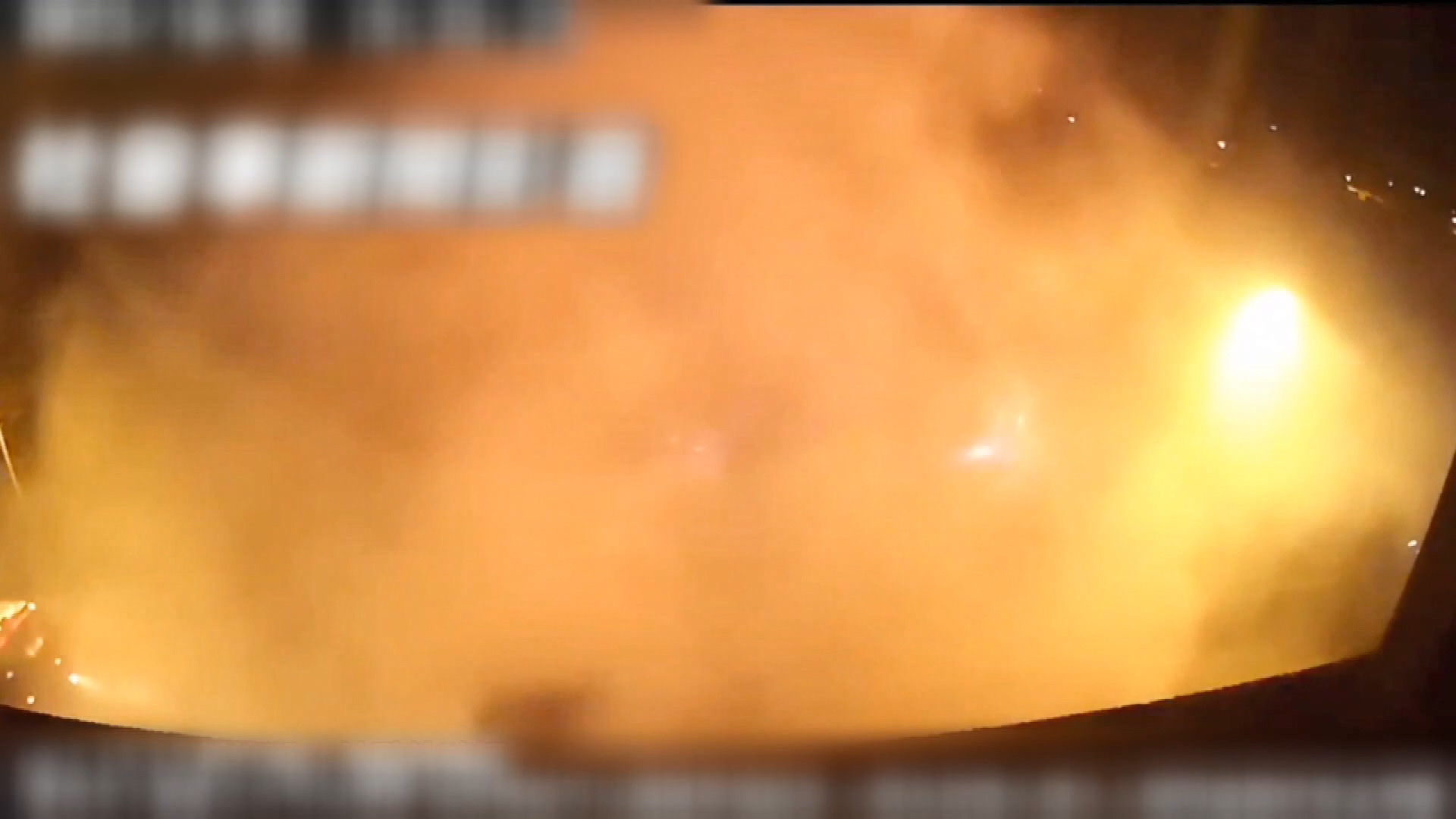 孩童雜草地旁放煙火 釀火勢險延燒路邊車│TVBS新聞網