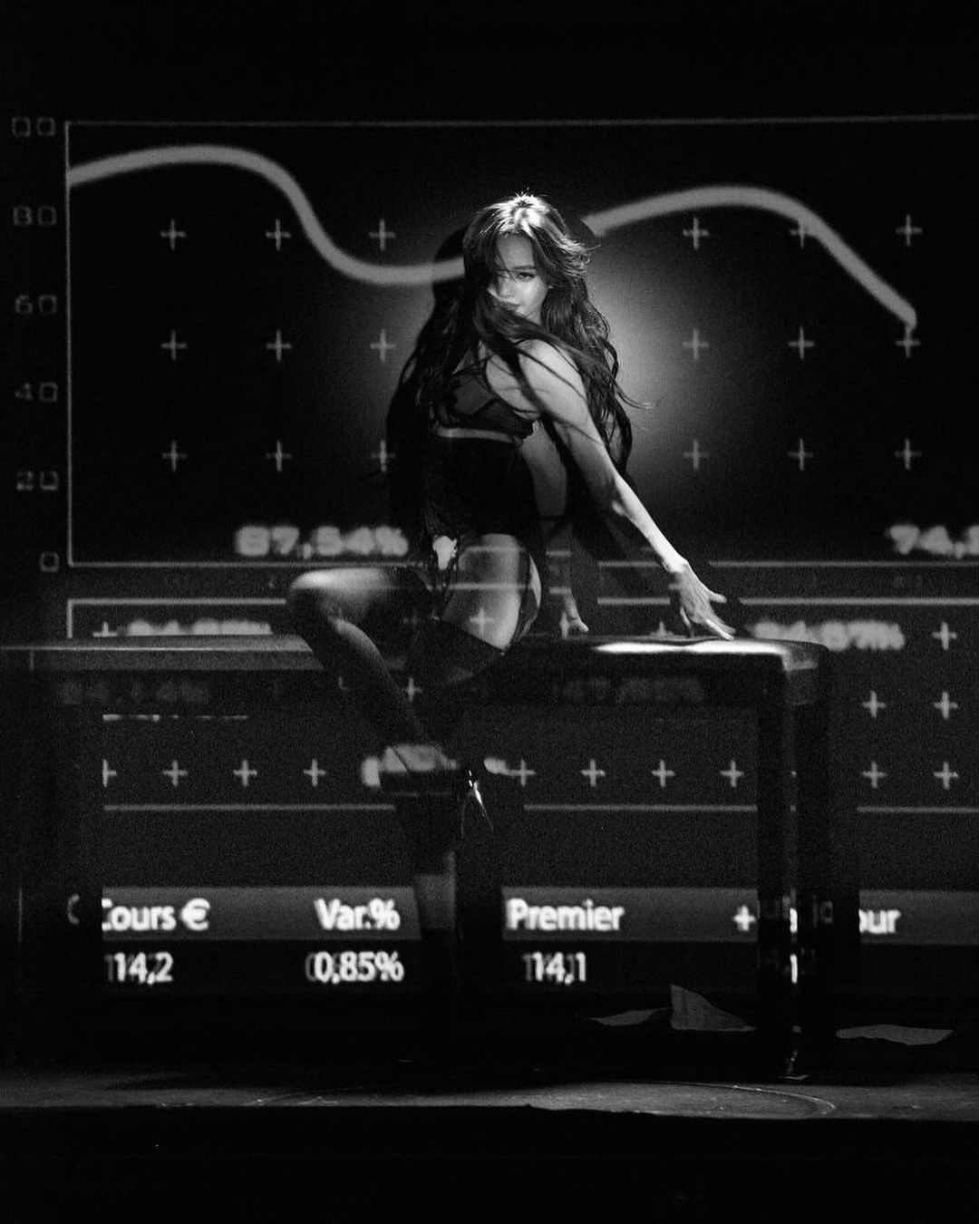 瘋馬秀10張激裸高清照首曝！Lisa只穿內衣嗨喊：隨時找我│TVBS新聞網