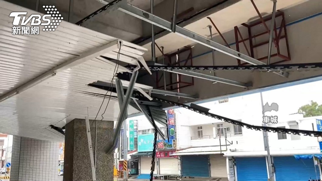 強風吹！天花板垮了 車城連鎖超商暫停營業損失逾16萬│小犬颱風│屏東│恆春│TVBS新聞網
