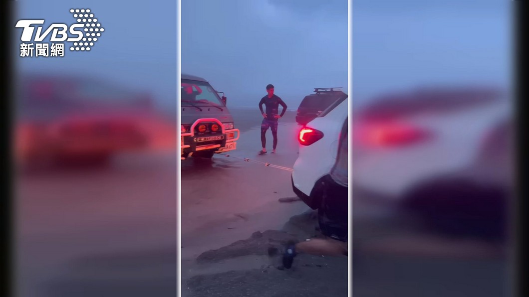 情侶檔東澳灣「刁車」險遭浪沖走 SUP教練暖心救援│TVBS新聞網