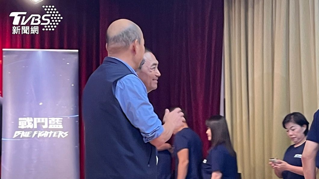 合體韓國瑜！勾肩搭背還耳語 侯友宜比手勢「call me」│TVBS新聞網