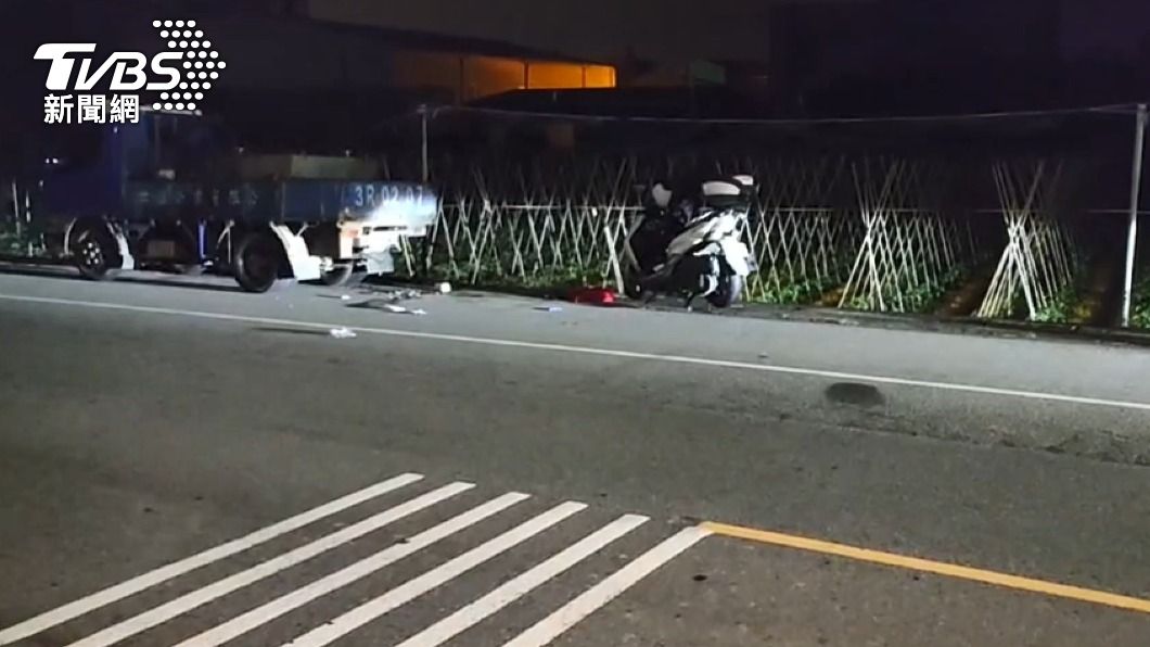 61歲阿伯酒駕騎車載人自撞小貨車 2人皆昏迷│TVBS新聞網