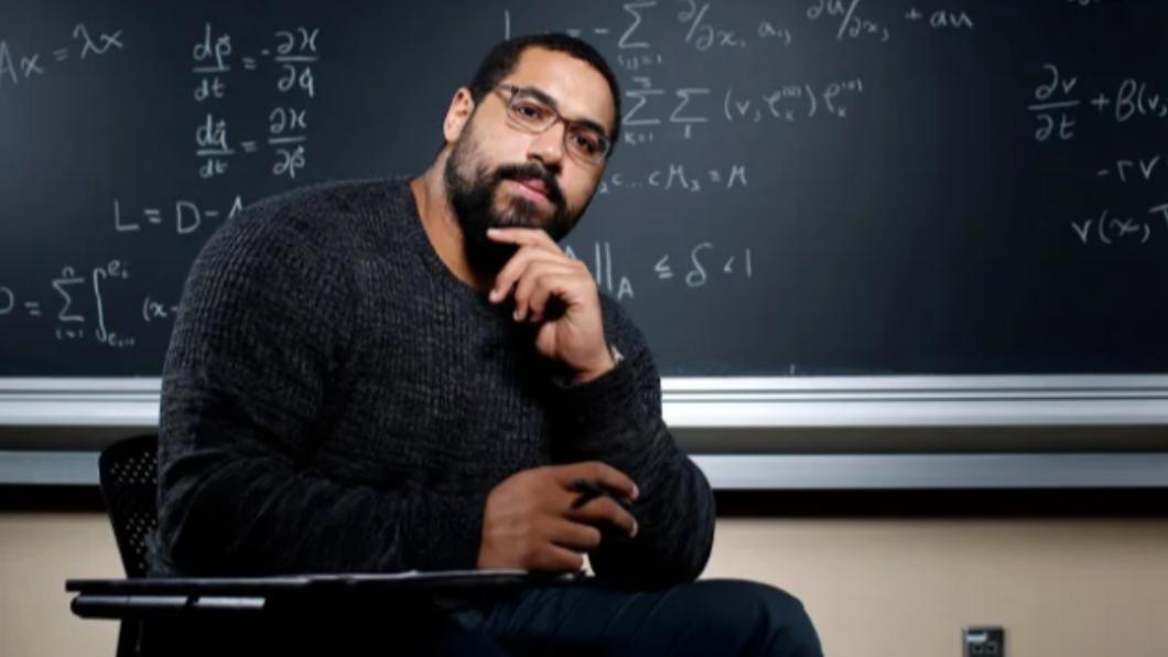 文武雙全到極致！從NFL學霸球員變身MIT教授 超狂求學路曝│TVBS新聞網