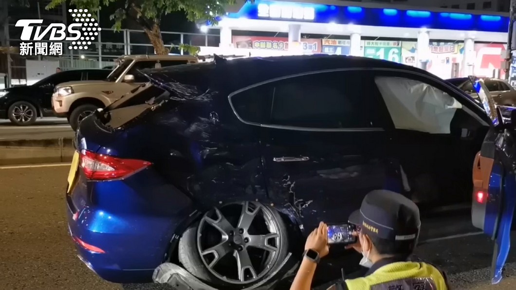 聚完餐返校！文大生遭違規左轉車衝撞亡│宣告不治│瑪莎拉蒂│騎士│TVBS新聞網