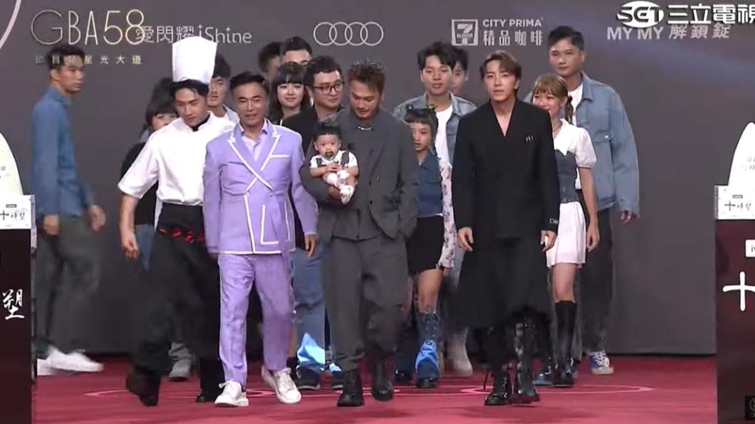 金鐘58／KID「抱9月大愛子」走紅毯！ 木木暴哭萌樣網融化│TVBS新聞網