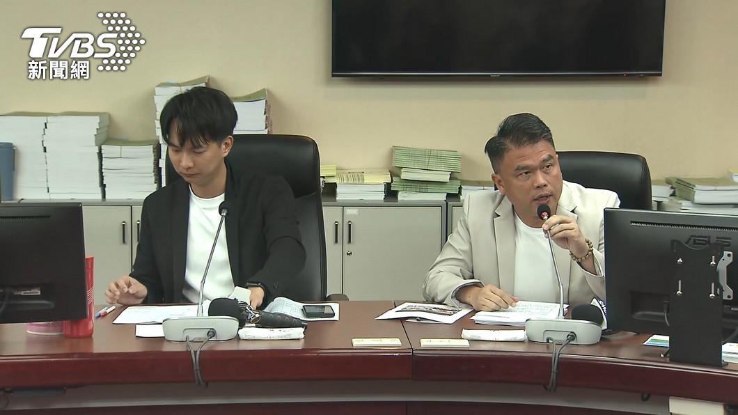 火爆！批蔣配合綠打柯 「學姊」怒問頻拍桌│TVBS新聞網