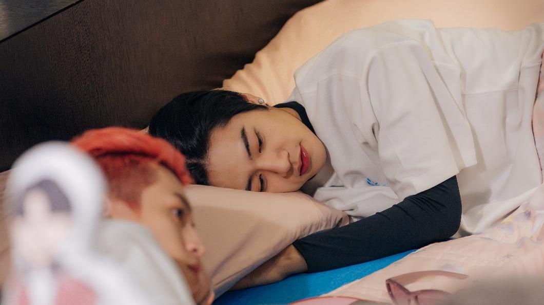 Ozone團綜拋偶包！煥鈞、文廷「用嘴穿內褲」 祖安趴地當狗│佳辰│子翔│哲言│TVBS新聞網