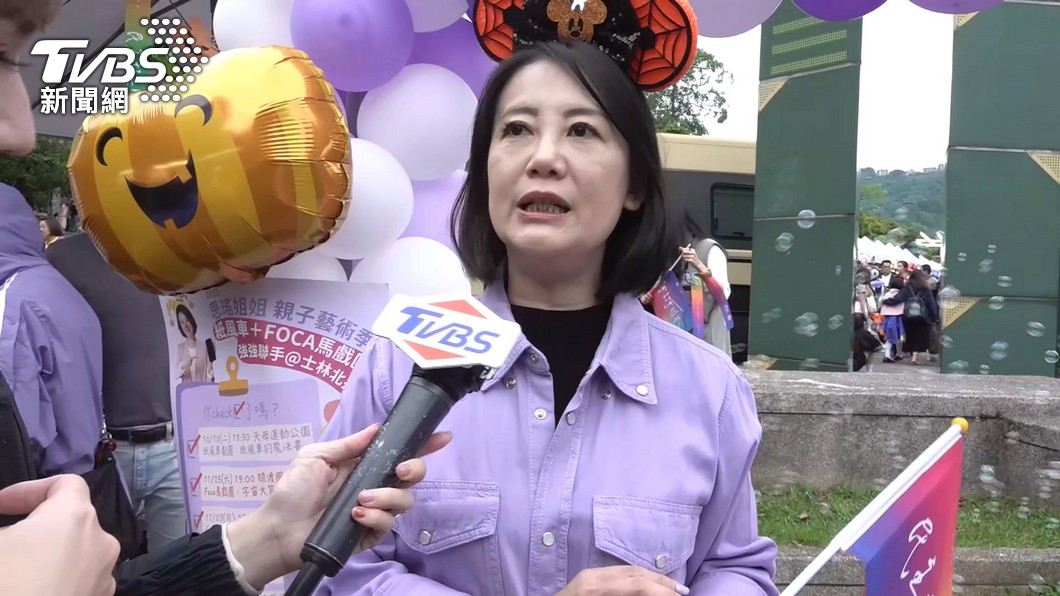 萬聖節cosplay！蔣一頭綠髮扮「索隆」發糖│TVBS新聞網