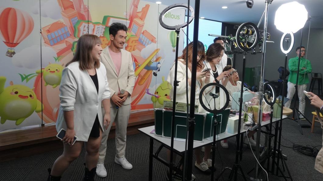 《麻辣鮮師》楊一展久未曝光「當直播主」 開播3小時狂賣千萬│TVBS新聞網