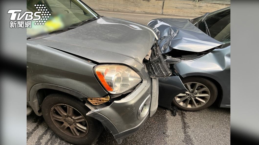 新北婦外出送貨「未看清標誌」 高架逆向1公里釀對撞事故│TVBS新聞網