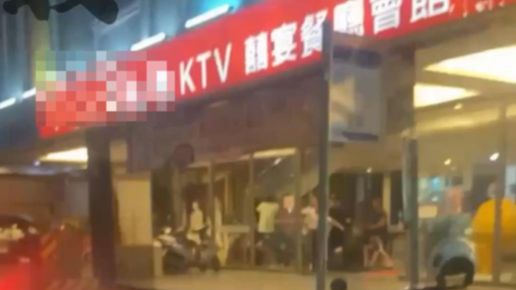 台東KTV凌晨鬥毆！10多人上下樓梯爆衝突 打到兩腳朝天│TVBS新聞網