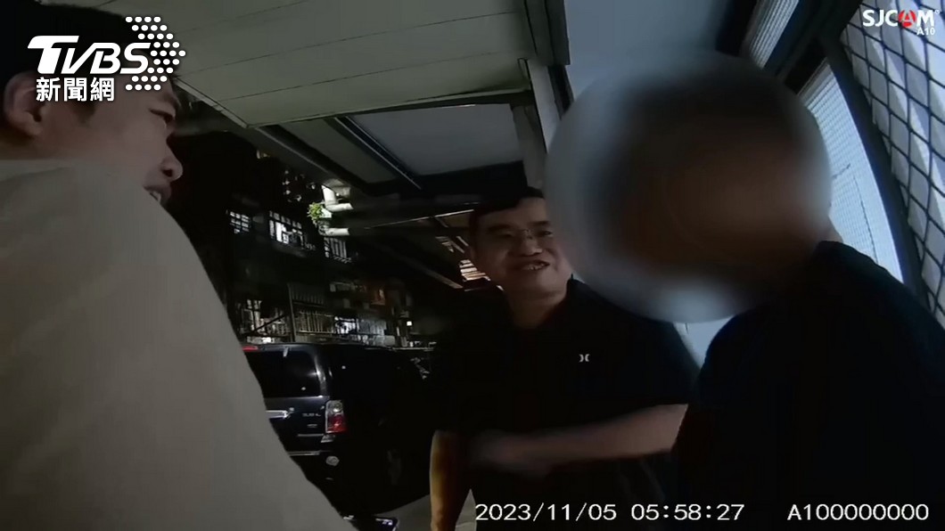 別講他壞話！好友喝酒起口角 男當眾亮槍│TVBS新聞網