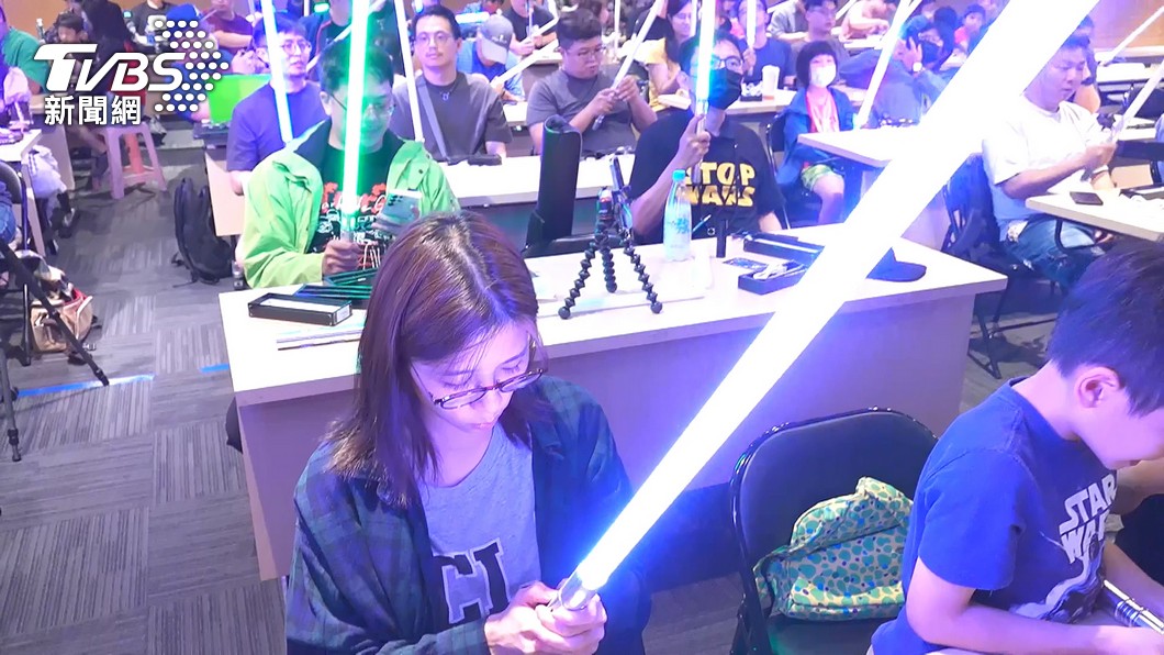 不只光棍節！ 11/11「世界光劍日」百人齊聚自製│TVBS新聞網