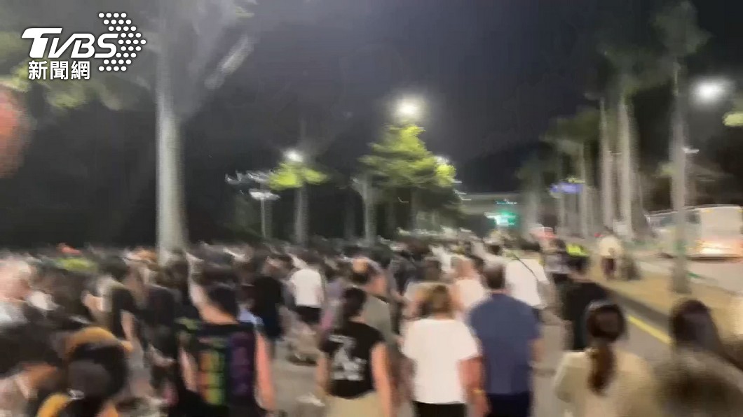 Coldplay開唱！ 世運館人潮8.5萬破紀錄「月台安可曲」再現│TVBS新聞網