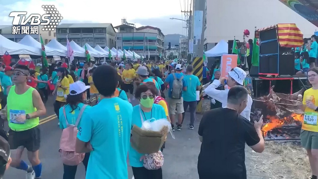 牛排PK烤大豬！ 最狂buffet馬拉松「田中馬」登場│TVBS新聞網