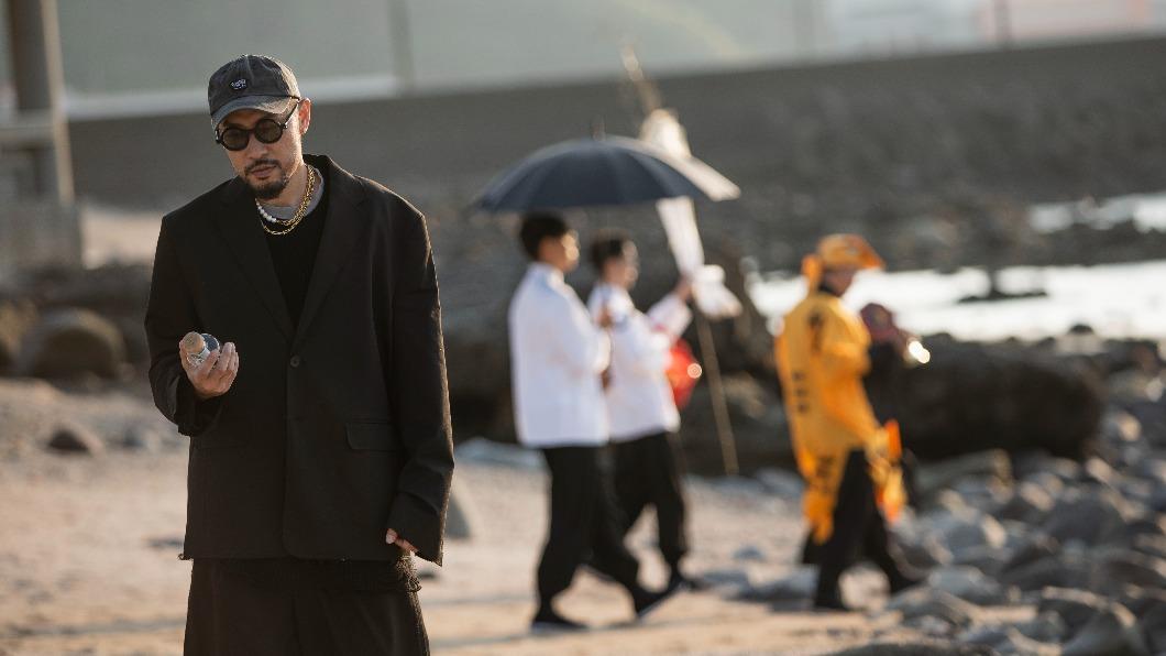 太恐怖！MC HotDog熱狗搭機遭雷擊 引擎壞1顆嚇壞了│TVBS新聞網