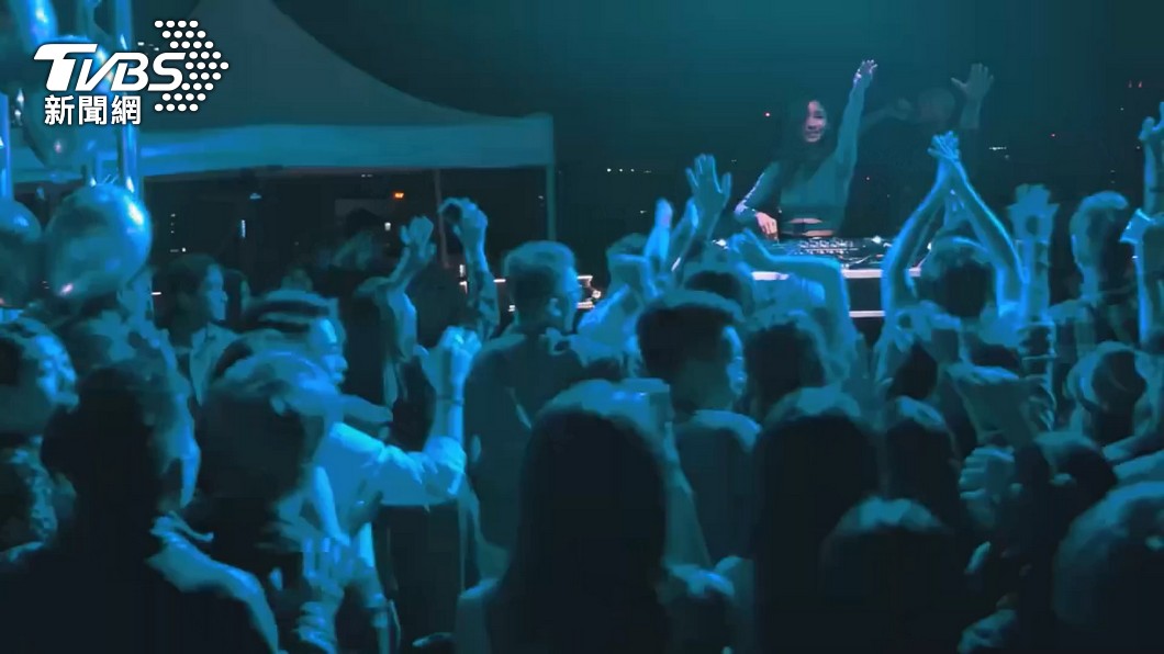 跨年煙火搶先看！義大999秒模擬煙火曝光 飯店住房9成滿│TVBS新聞網