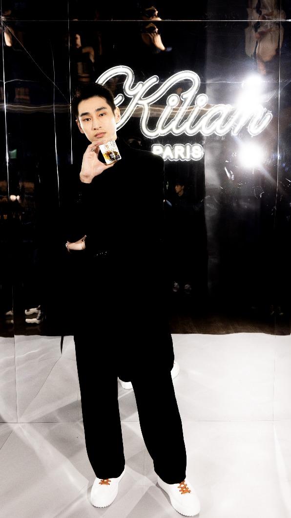 《此時此刻》章廣辰帥翻！顏值驚呆網友 自曝與謝欣穎私下話題│Netflix│天外飛來│TVBS新聞網