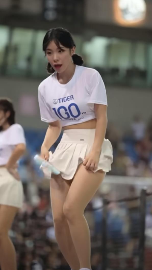 李多慧輸了！女神9秒「吐舌影片」1.8億人搶看 身分曝光│TVBS新聞網