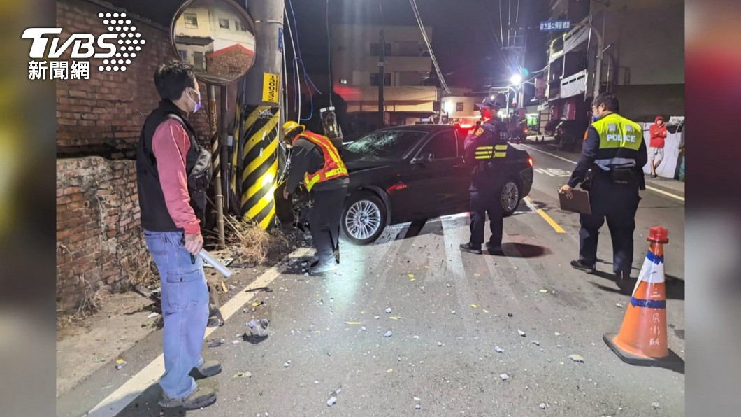 應酬談業務！男酒駕撞電桿 害700戶停電│TVBS新聞網