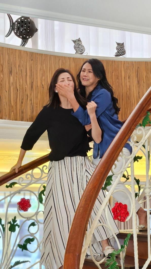 八點檔女星樓梯間爆衝突！意外掛彩「當場鮮血直流」超驚險│愛的榮耀│江俊翰│陳妍安│TVBS新聞網