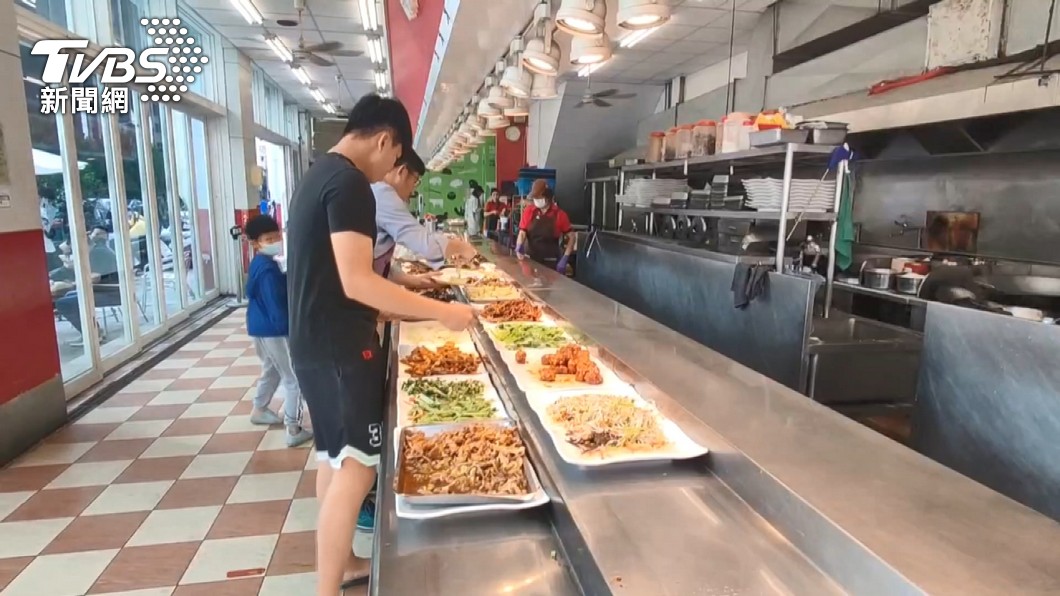 自助餐夾「1菜1肉1顆蛋」100元！ 嚇到PO文：貴鬆鬆│TVBS新聞網