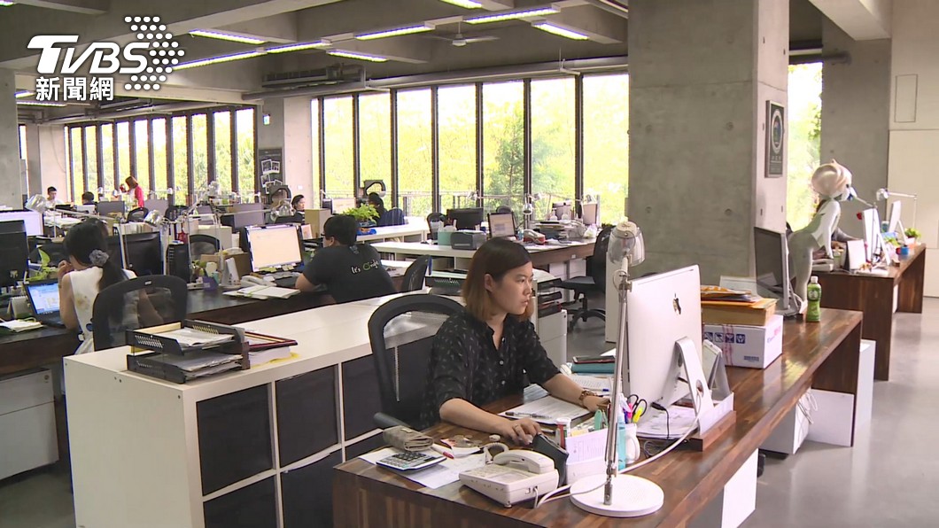 Z世代的你害怕畢業嗎？進職場怕「又窮又忙」「畢業後憂鬱」狀態增加│TVBS新聞網